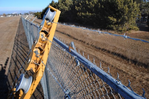 Barbed Wire Dispenser, Stretcher, Unroller, puller & tensioner